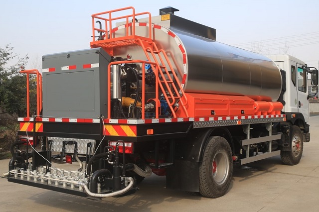 Automatic Asphalt Distributor - Buy asphalt distributor, bitumen ...